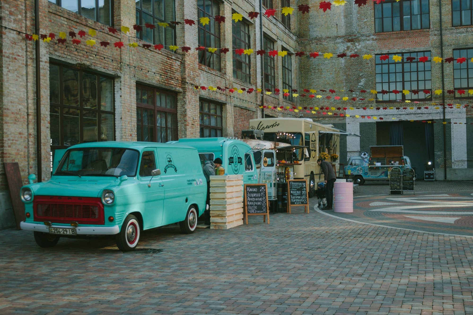 Alternative Wedding Reception Ideas To Skip The Traditional Sit Down Dinner Yeah Weddings alternative-wedding-reception-ideas-to-skip-the-traditional-sit-down-dinner-yeah-weddings