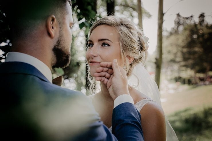 Should I Take First Look Wedding Photos? - Yeah Weddings