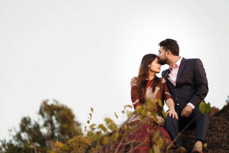 What To Wear for Engagement Photos - Yeah Weddings