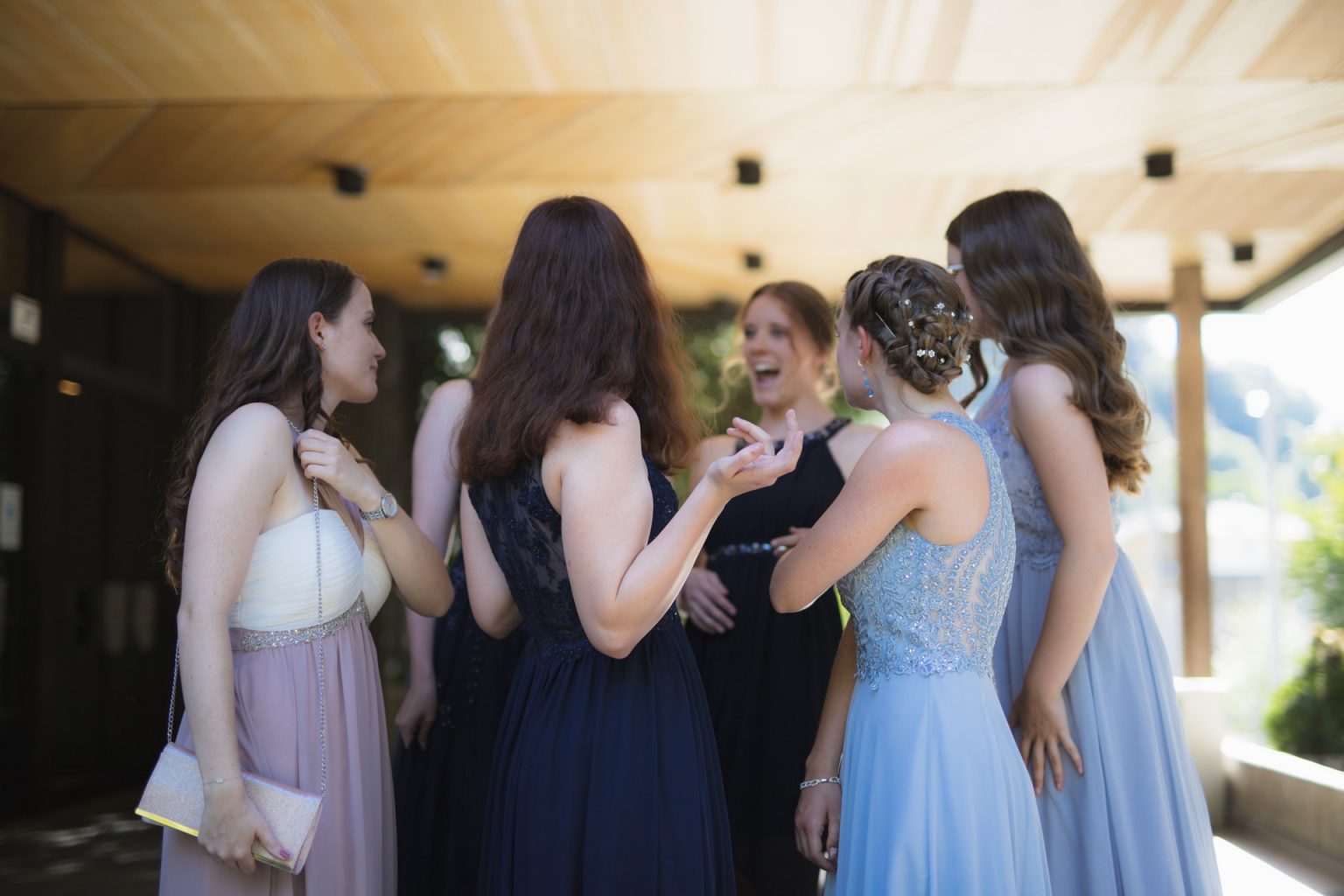 Dos and Don’ts of Dressing in Cocktail Attire - Yeah Weddings
