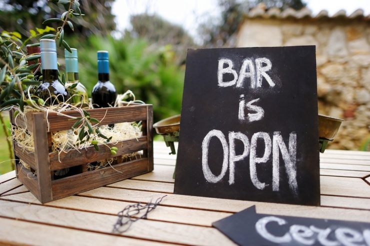 How Much Does an Open Bar Cost at Weddings? - Yeah Weddings