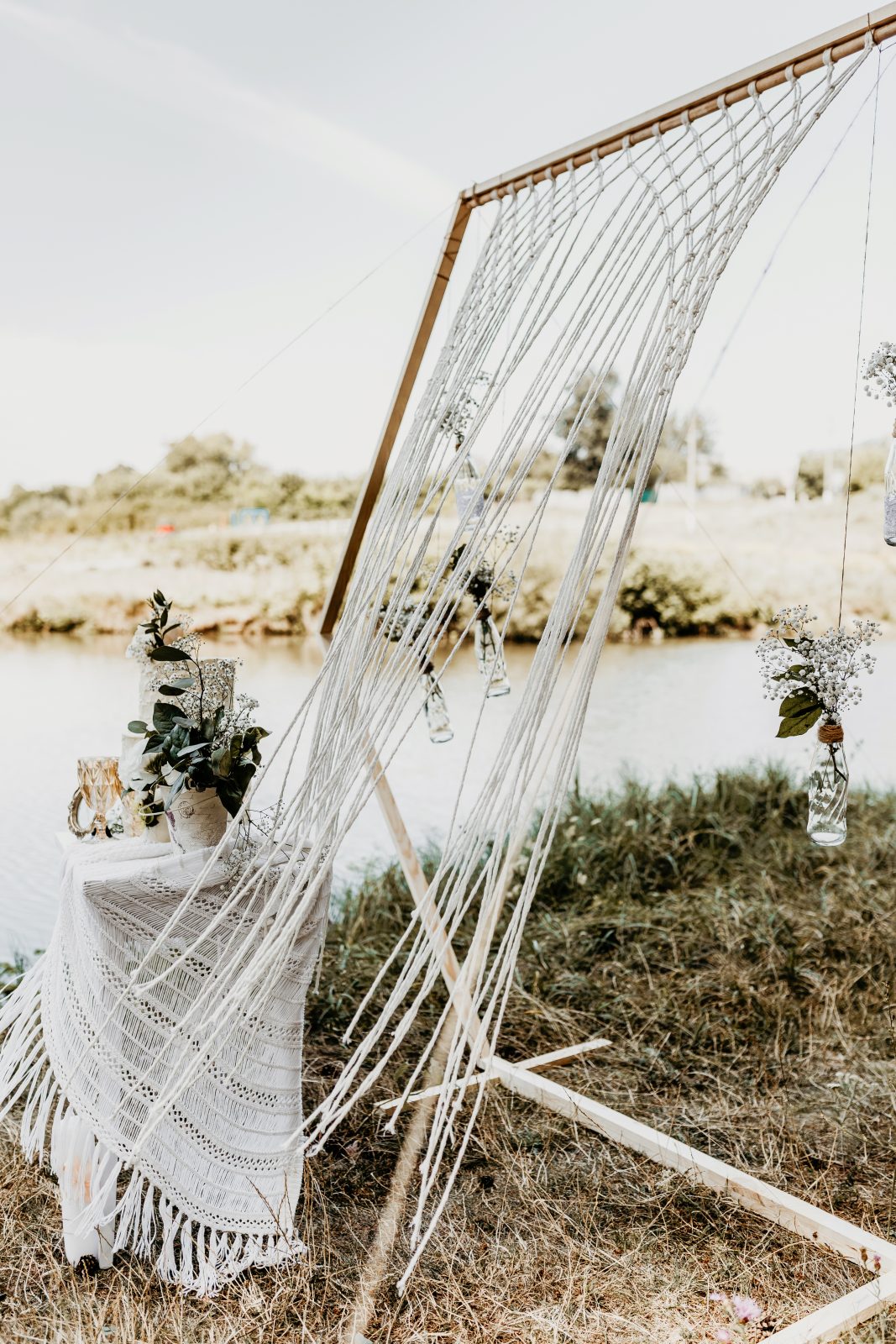 12 Unique Outdoor Wedding Backdrop Ideas - Yeah Weddings