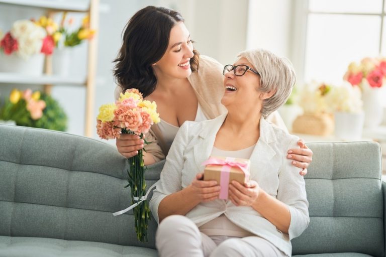 26 Heartfelt Gift Ideas For Mother of the Bride - Yeah Weddings