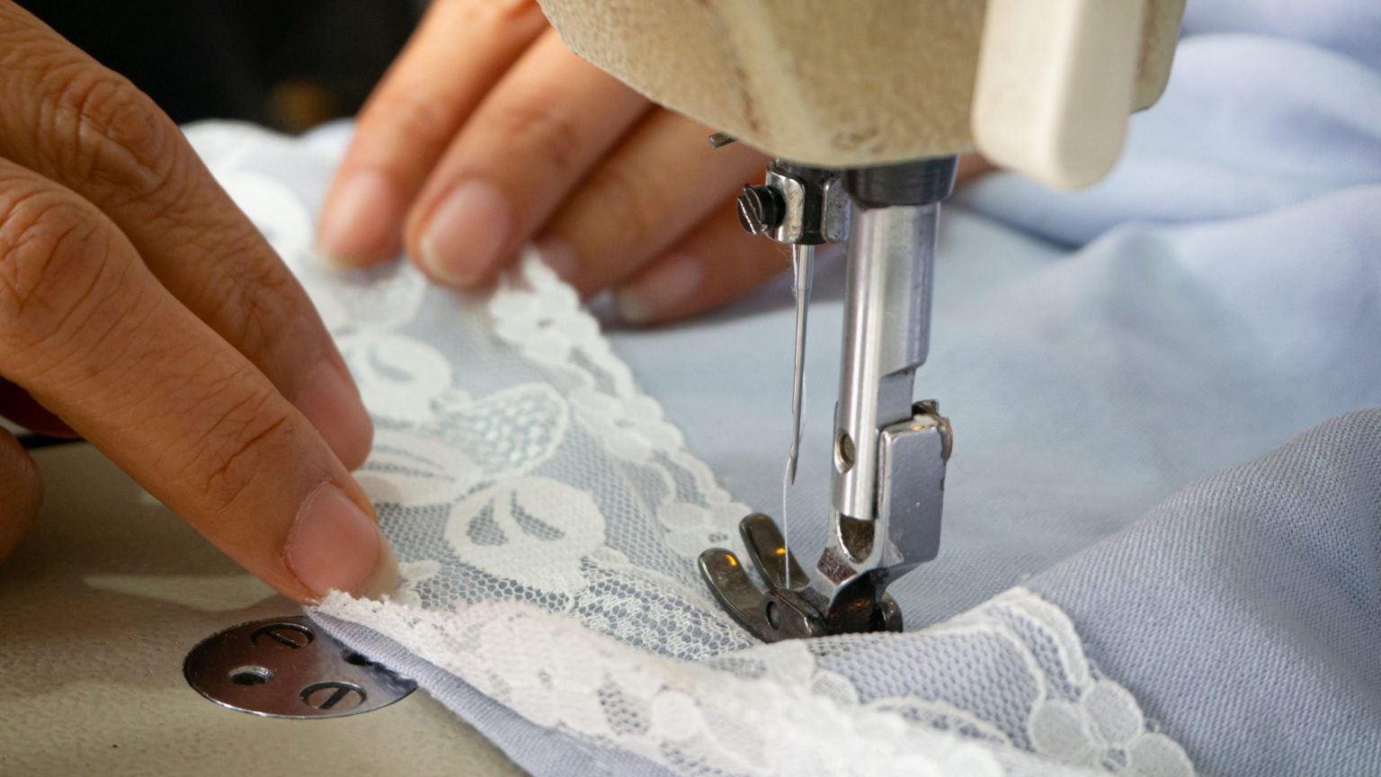 Create Your Own Wedding Garter in 5 Easy Steps - Yeah Weddings