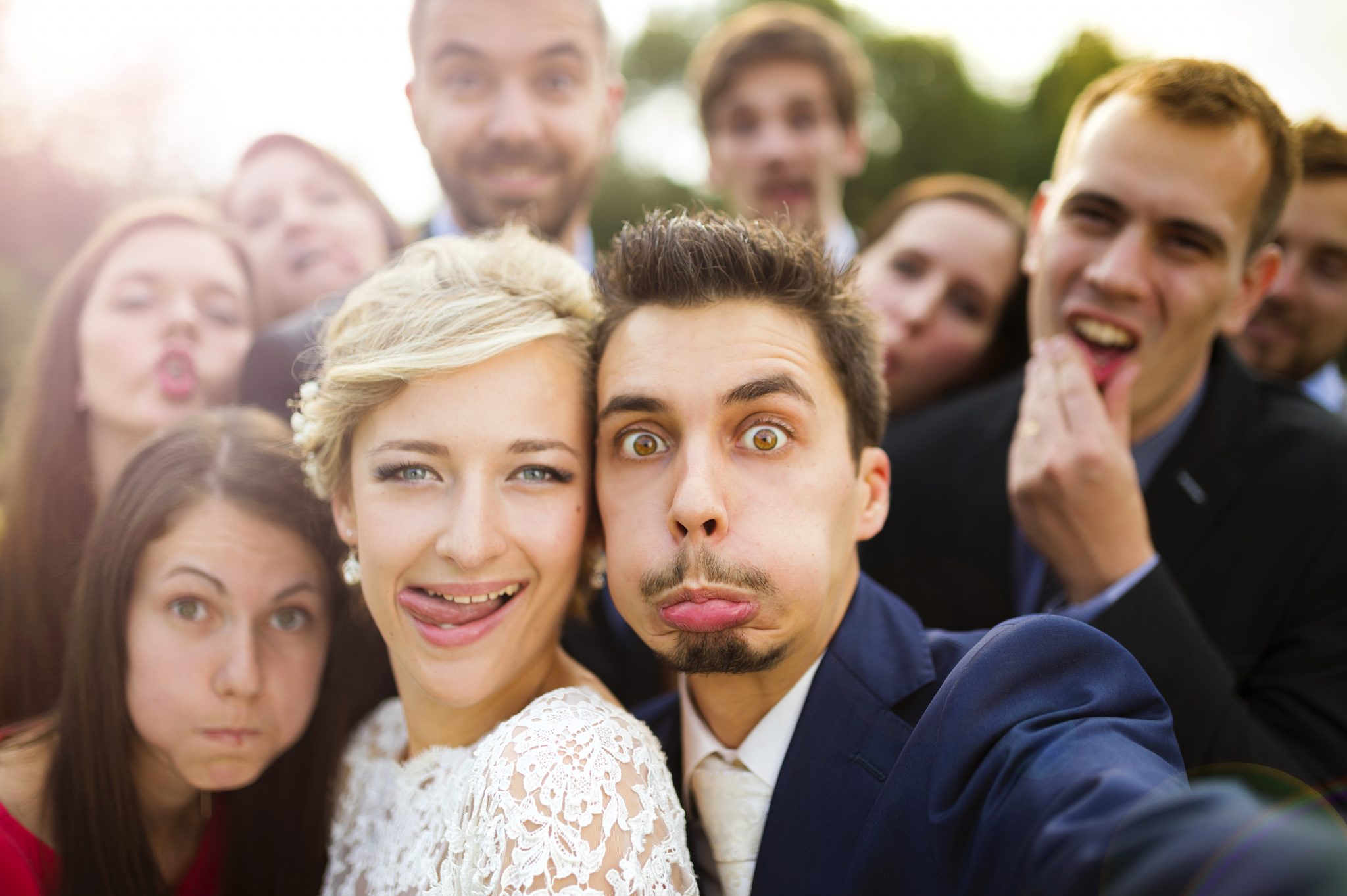 22 Funny Wedding Pictures That Will Make You Laugh - Yeah Weddings