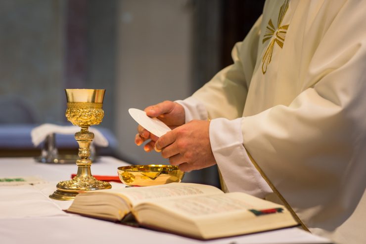 What To Expect at a Catholic Wedding Ceremony - Yeah Weddings